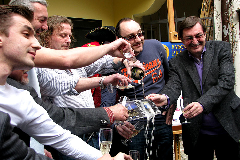 Daniel Hůlka, Josef Vojtek a Marian Vojtko pokřtili CD "Barona Prášila ...